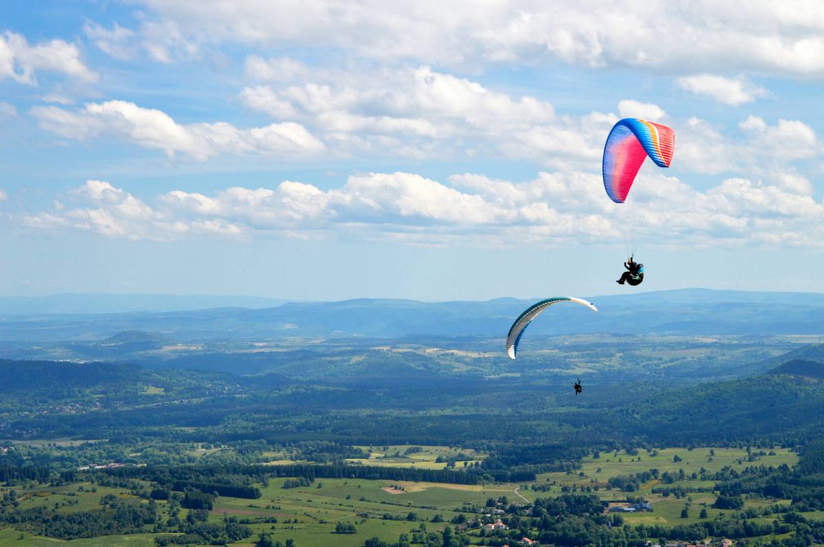 Le parapente pour débutants : conseils pour un baptême réussi ...